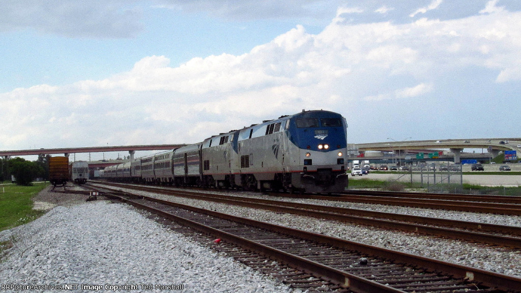 AMTK 122 Leads the Silver Star Southbound